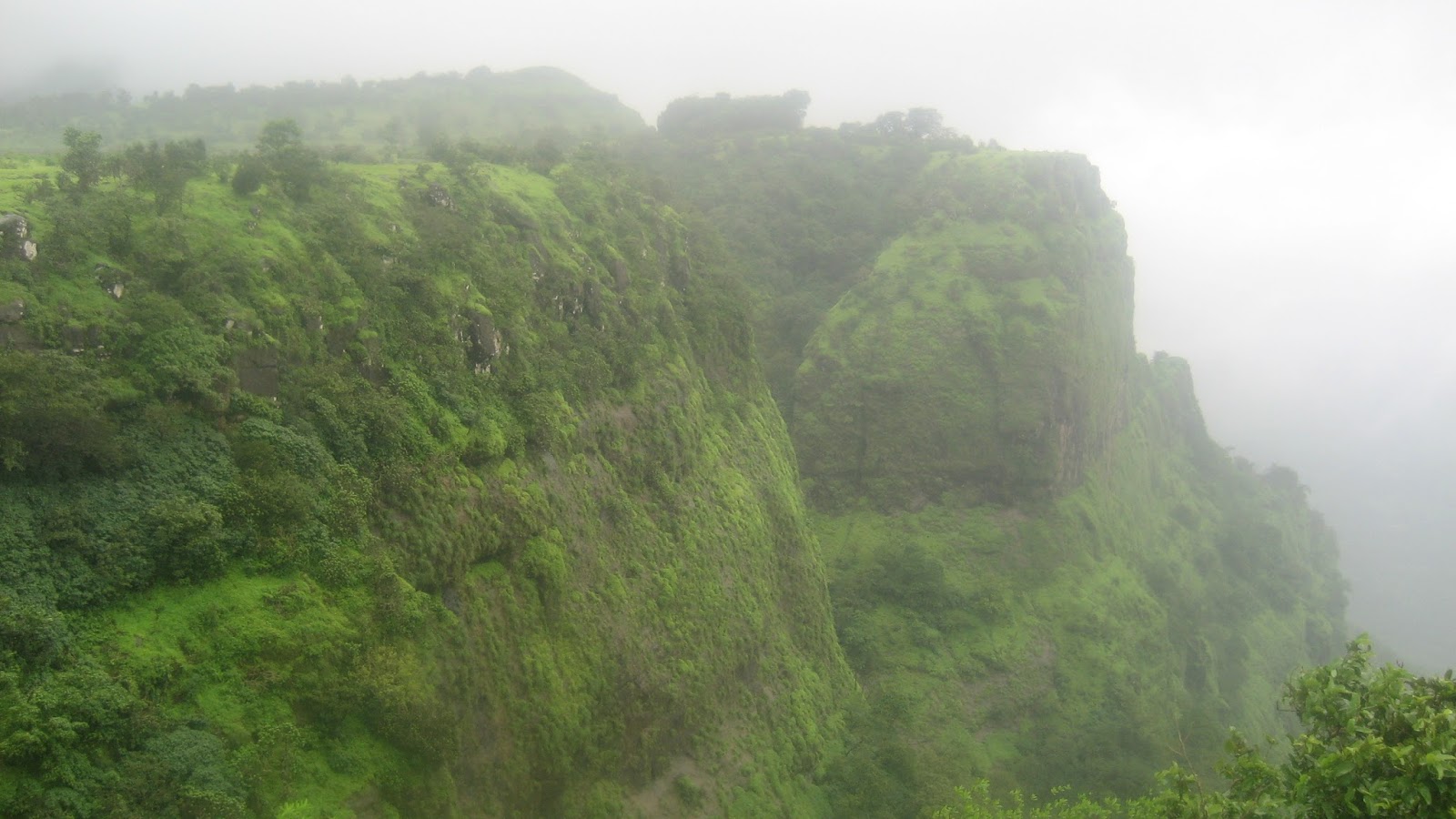 On the Edge of Sahyadris: Ahupe Ghat: A memorable walk through heaven