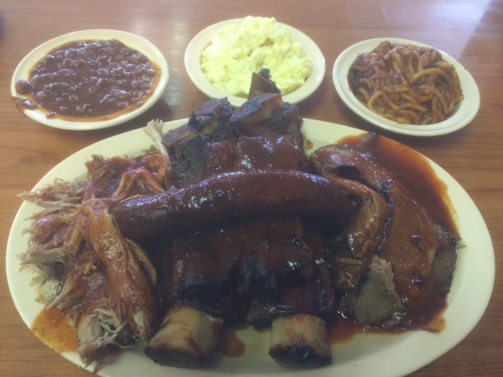 The Barbecue Fiend: Jim Neely's Interstate Bar-B-Q (Memphis, TN)