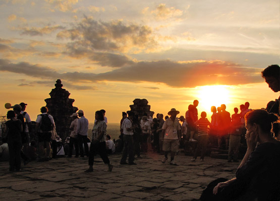 Bakengマウンテン - Bakeng Mountain - Angkor Tour Guide - Japanese アンコールツアー ...