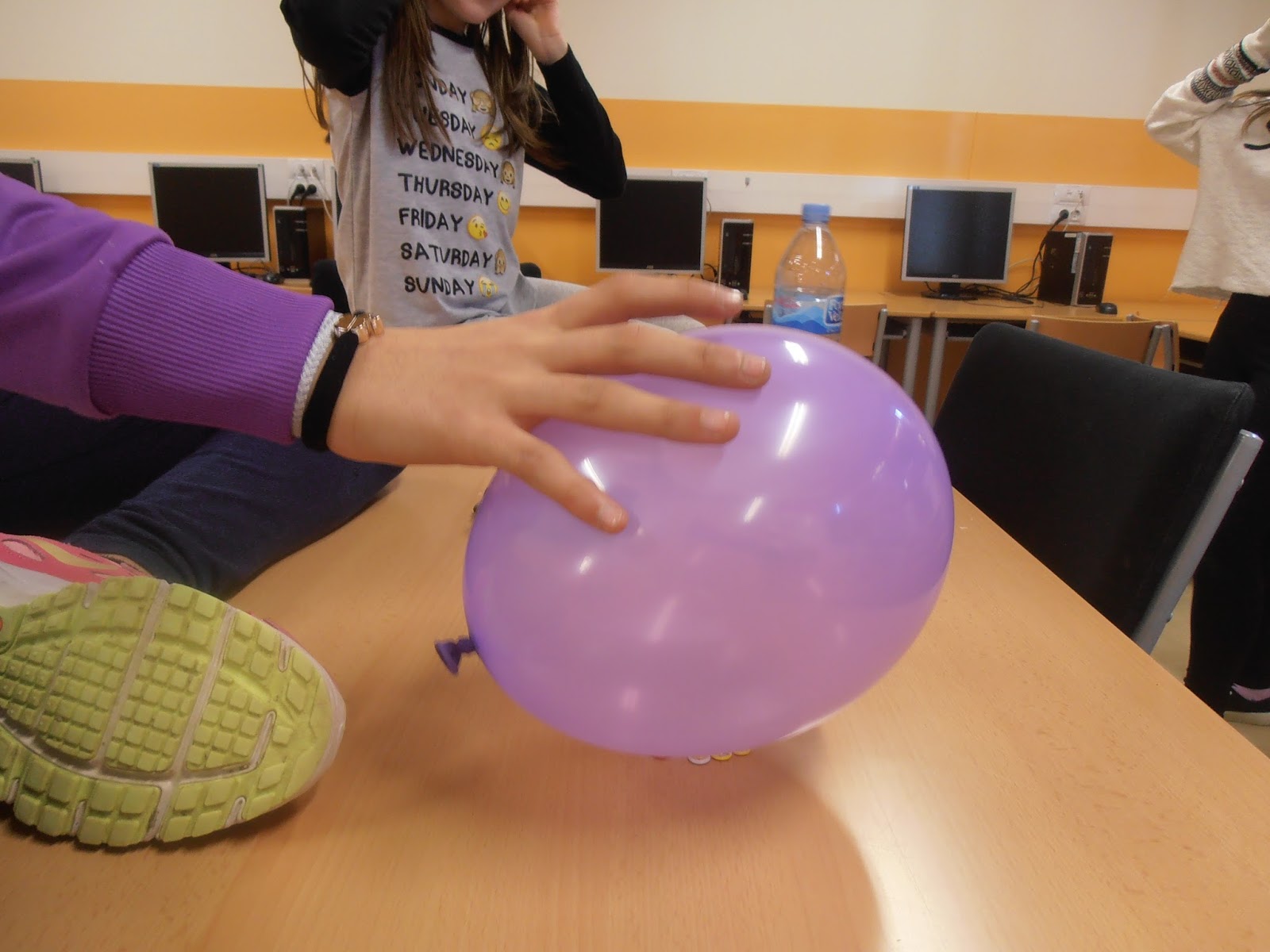 Happy SCIENCE!: BALLOONS AND PINS