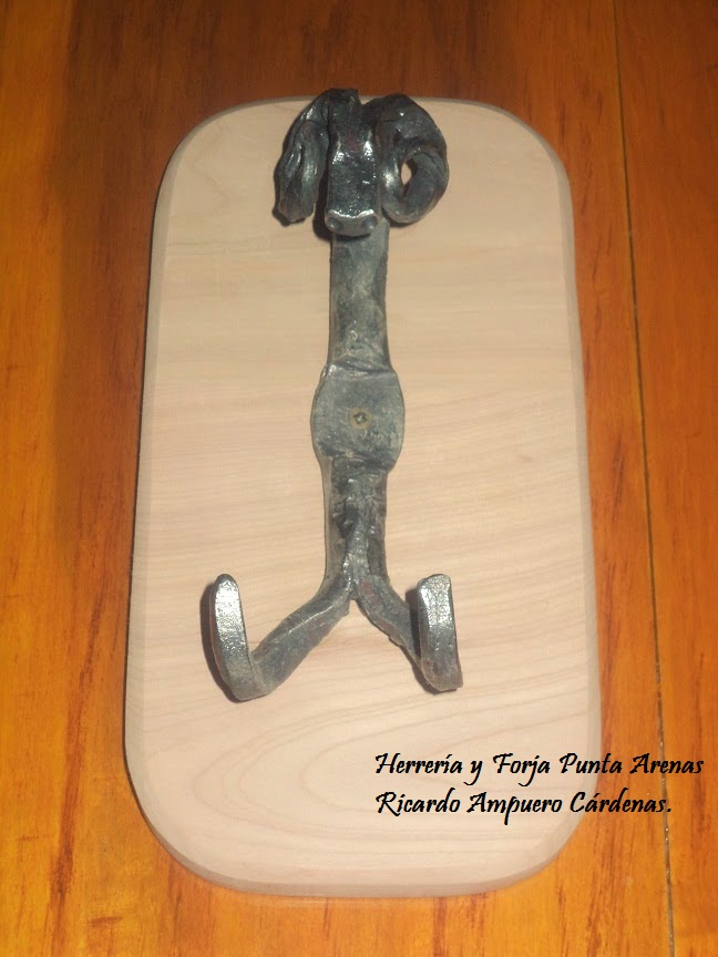 Herreria y Forja Punta Arenas: Percheros