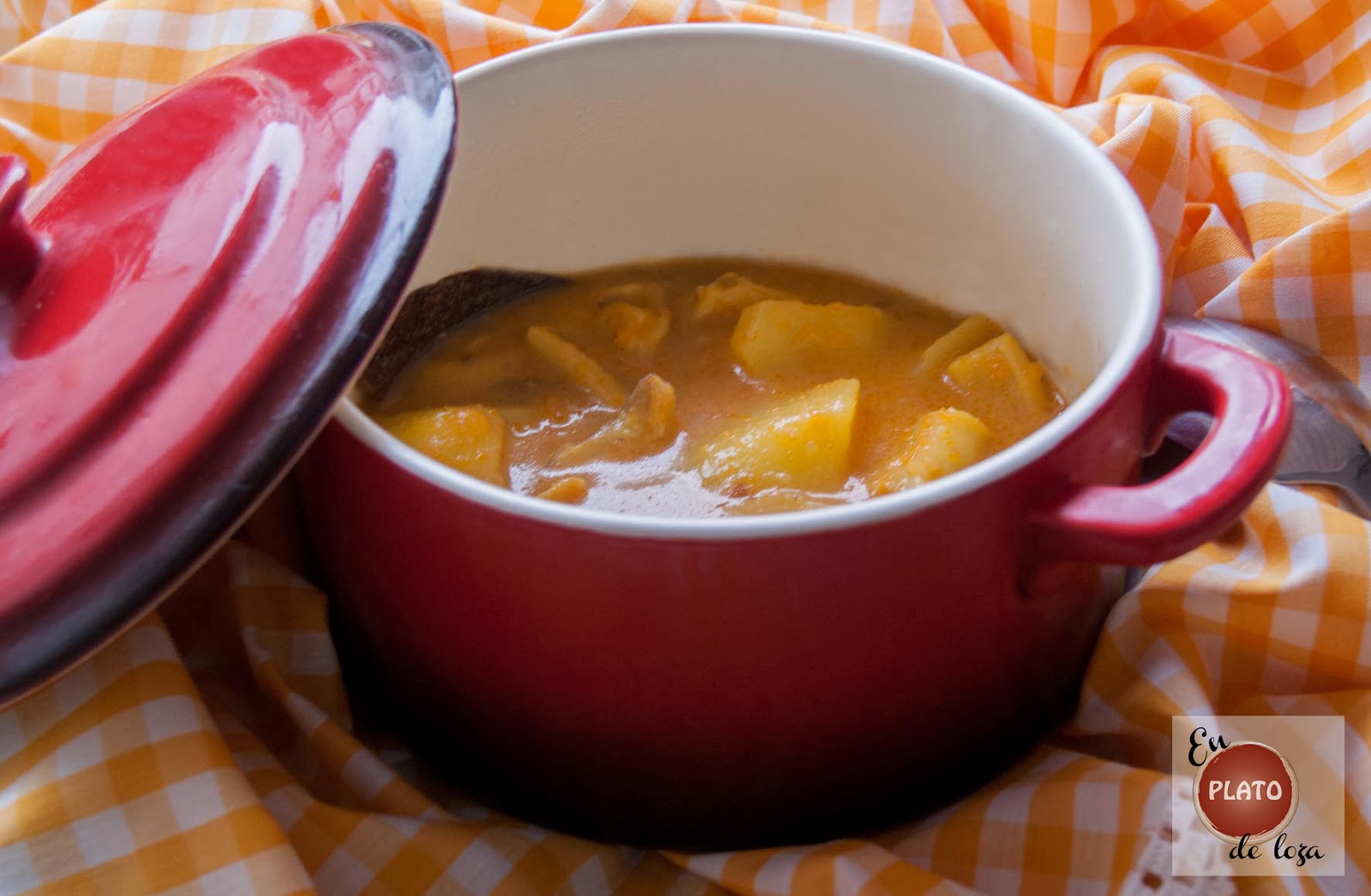 En plato de loza: Patatas con choco