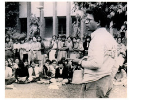 CHINAR SHADE : SAFDAR HASHMI ( 1954-1989 ) AND KASHMIR.