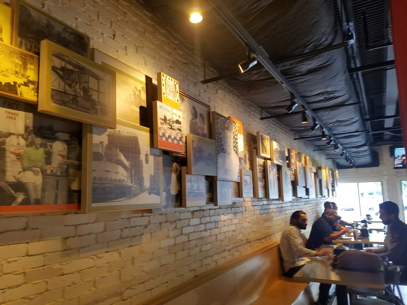 Pizza Geezer: Lazy Moon Pizza - Orlando Florida