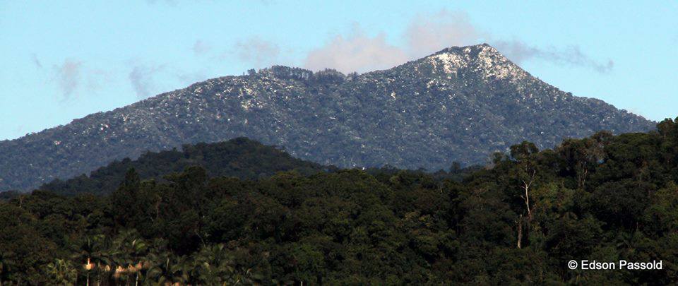 cores do ipê: Morro Spitzkopf com neve