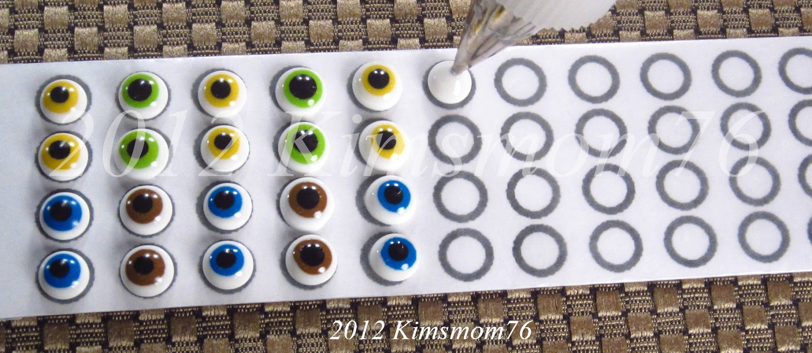 Kimsmom76: Edible Icing Eyeballs- Tutorial
