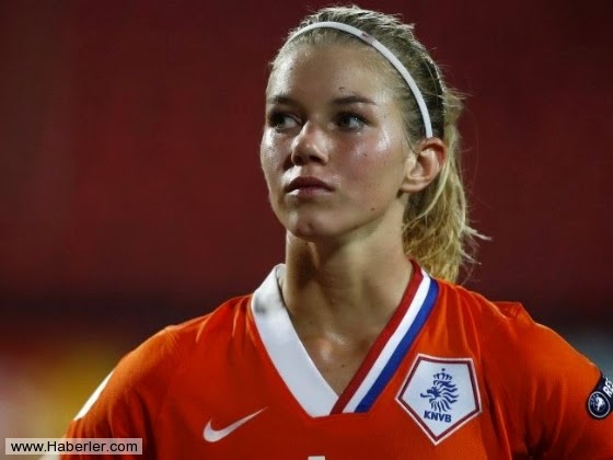 Beauty Girls In Football: Anouk Hoogendijk - Netherlands