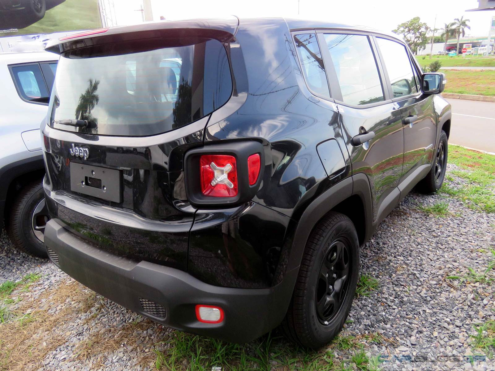 Jeep Renegade 1.8: fotos e detalhes da versão de R$ 68.900