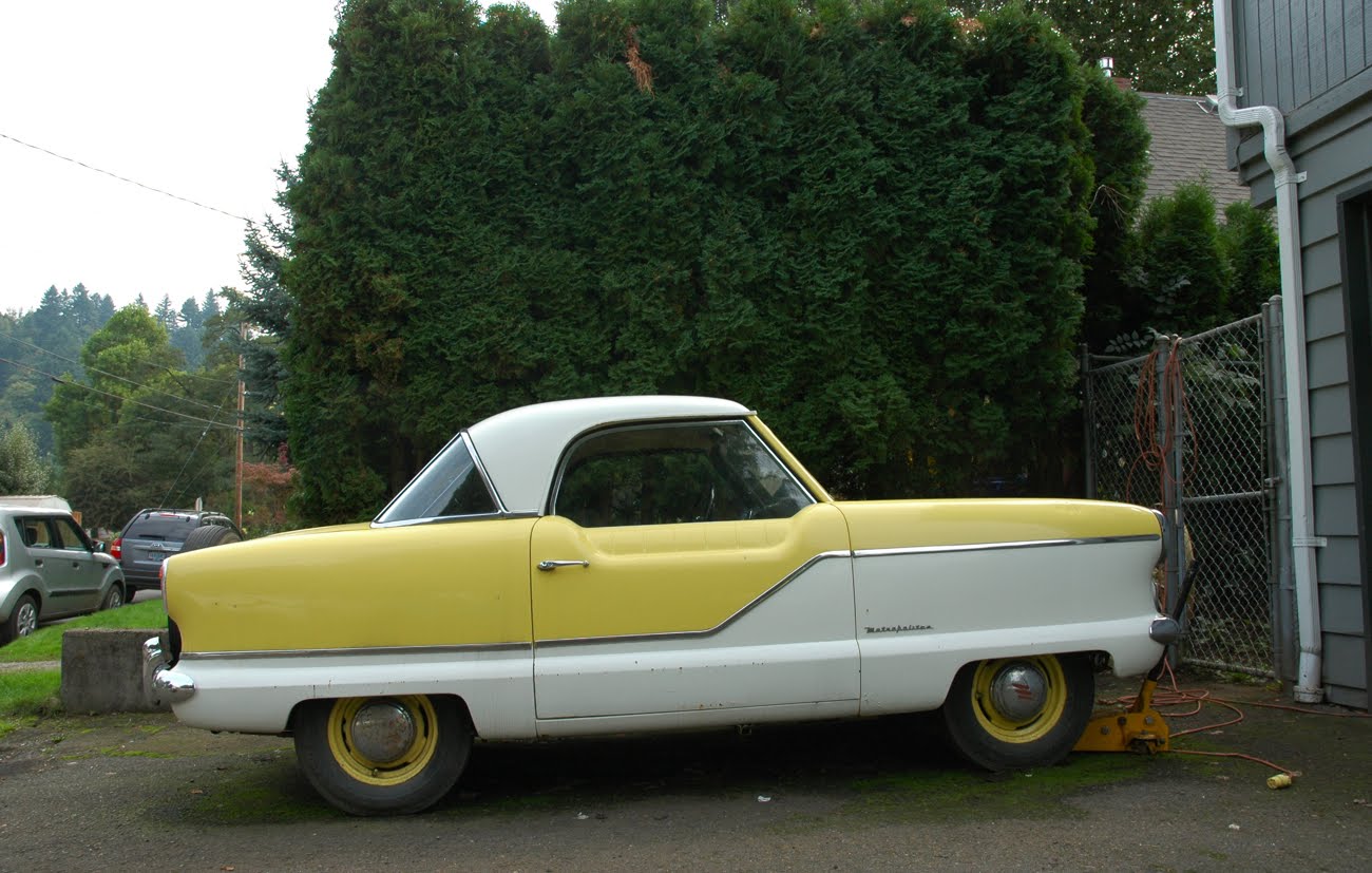 OLD PARKED CARS.: 1956 Nash Metropolitan.
