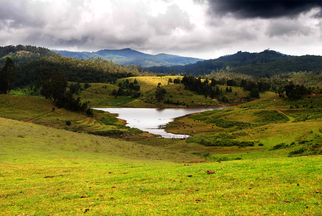 A little known tourist spot near Kodaikanal Mannavanur - aalmaramspot