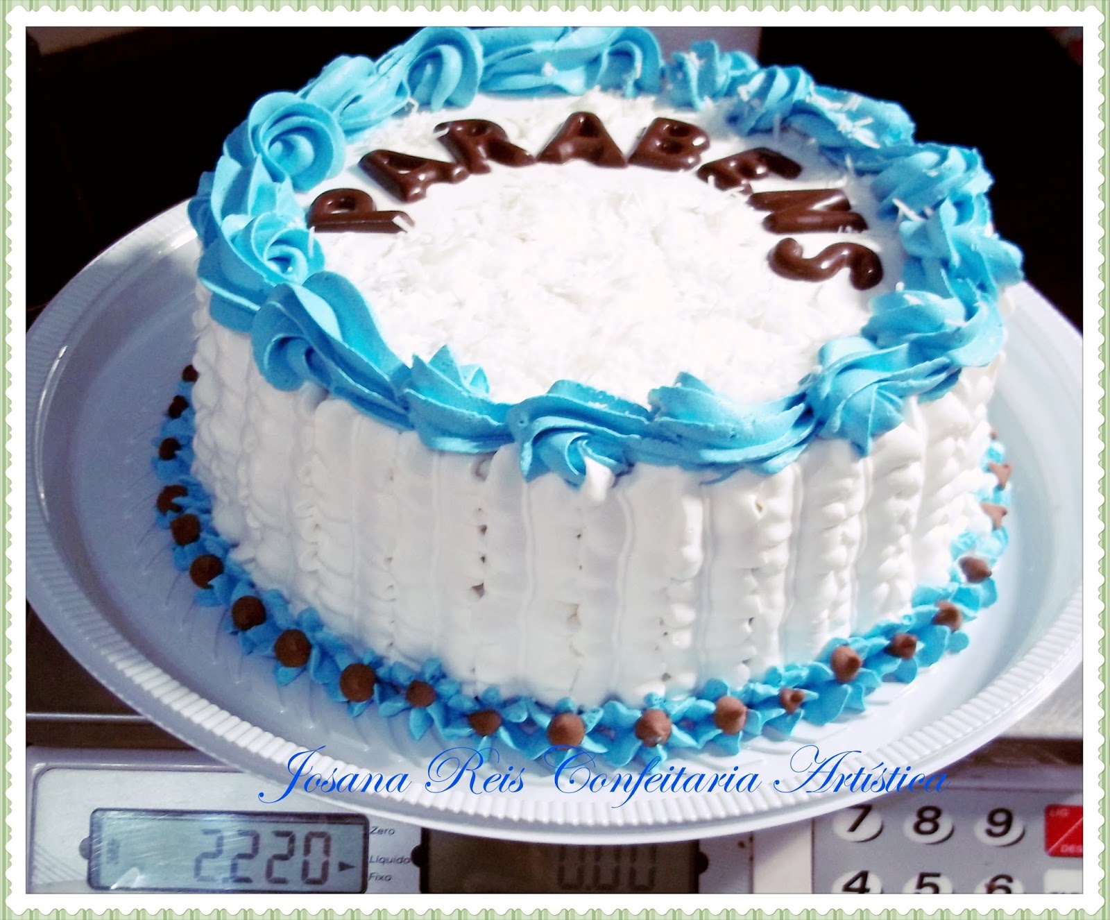 Bolo simples em chantilly