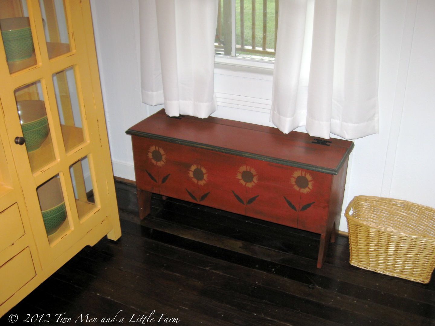 Two Men and a Little Farm: AWESOME SUNFLOWER BENCH
