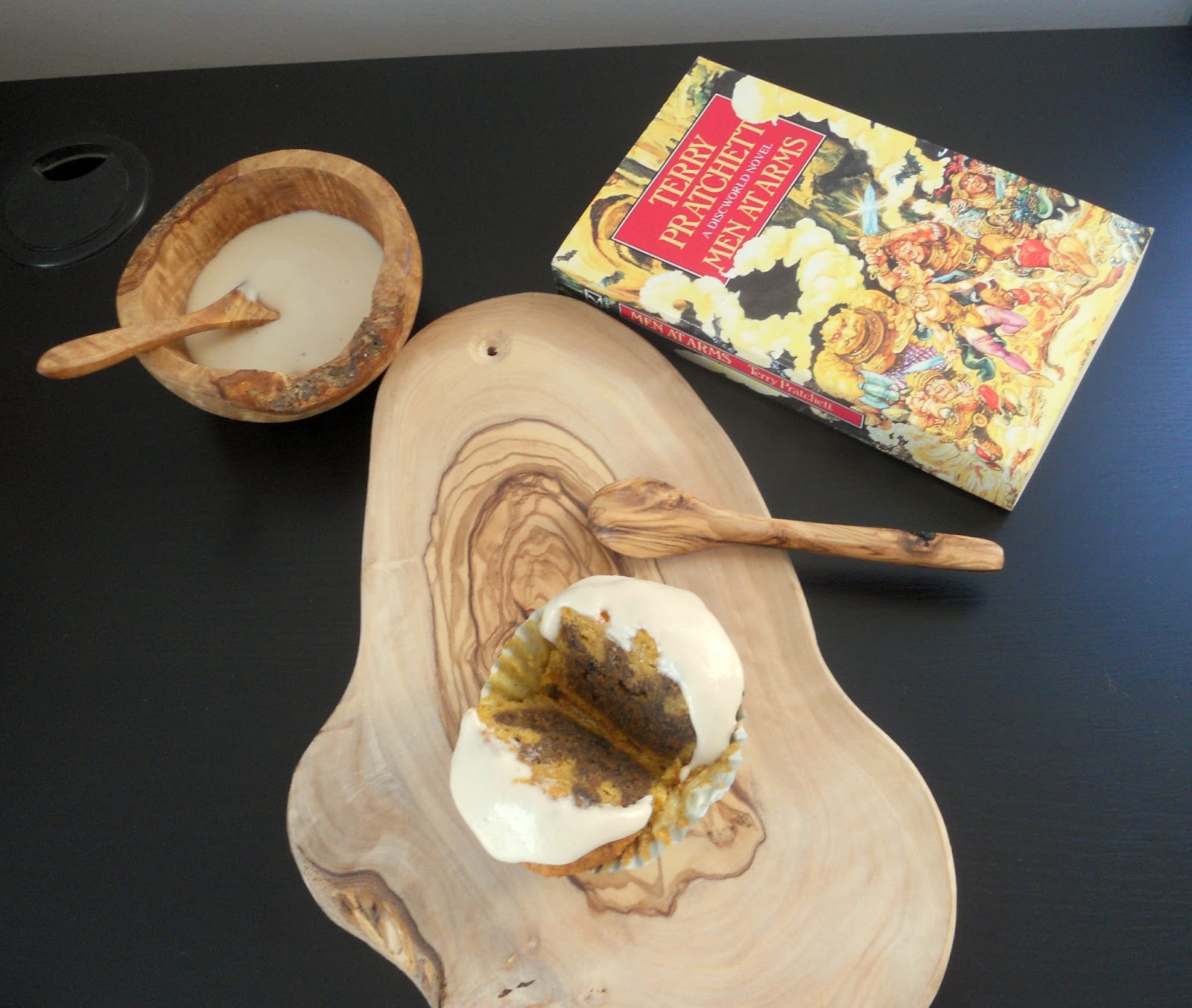 Efreet in the Oven: [Cupcake Portraits] Discworld Personalities: Carrot ...