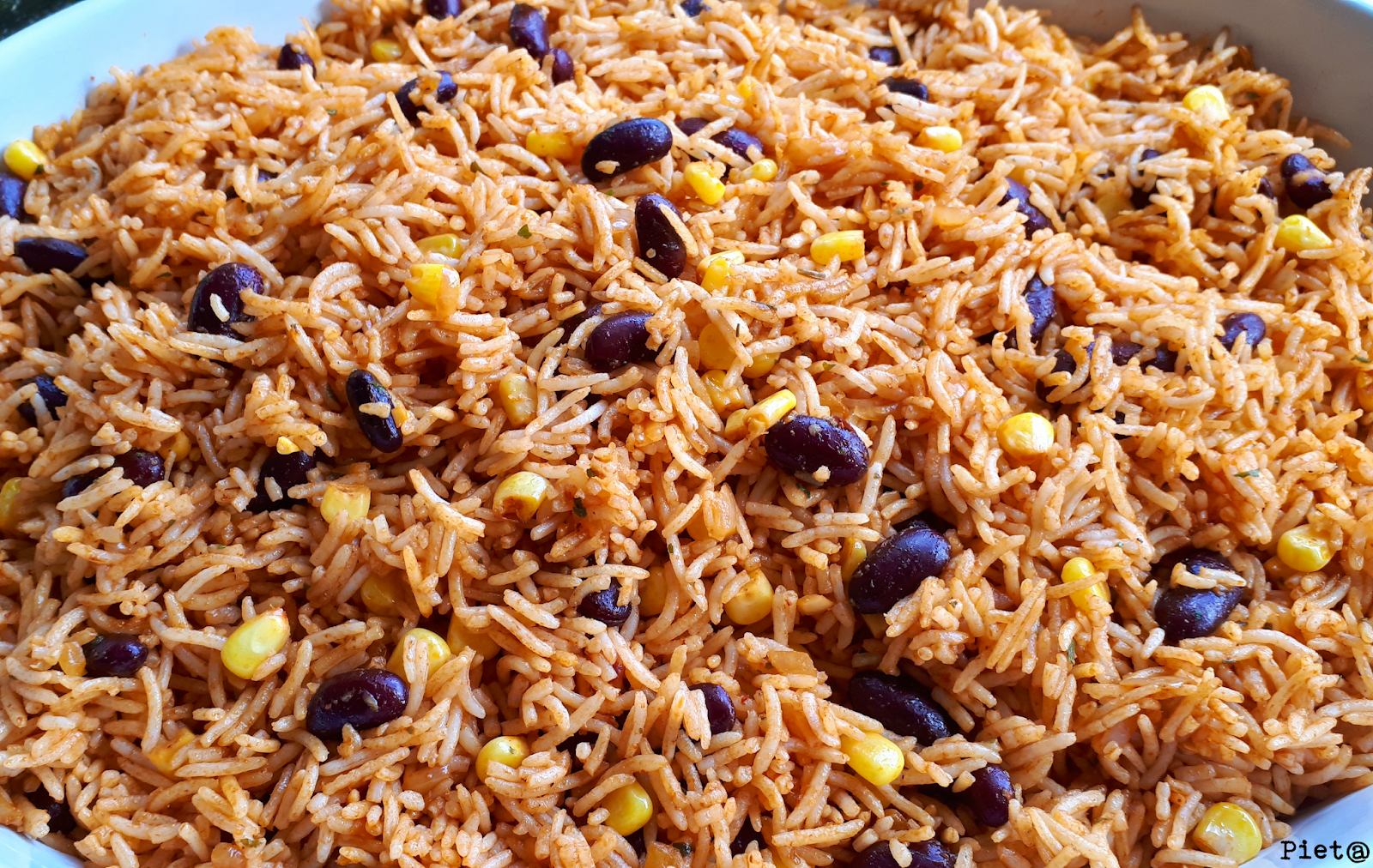 Pieta's hapjes: Arroz moro (rijst met rode kidneybonen en maïs)