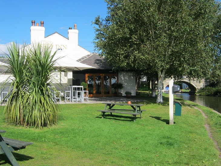 ReARM ~ RedNev's Blog: Canal-side pub, the Ship Inn, Haskayne