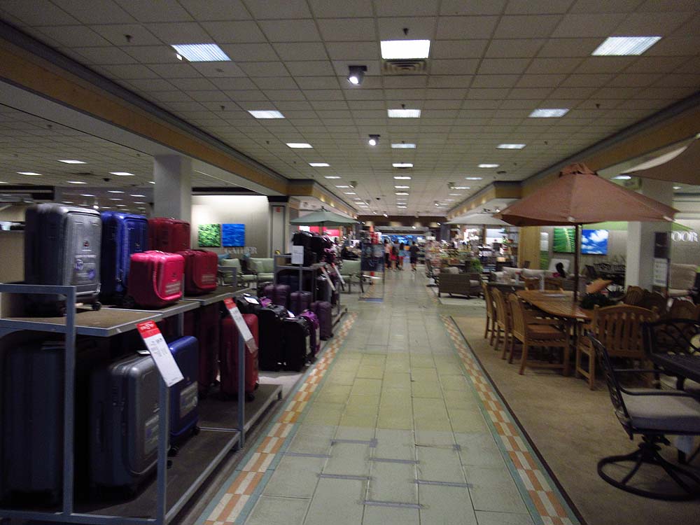 Sky City: Retail History: Exton Square Mall: Exton/West Whiteland ...