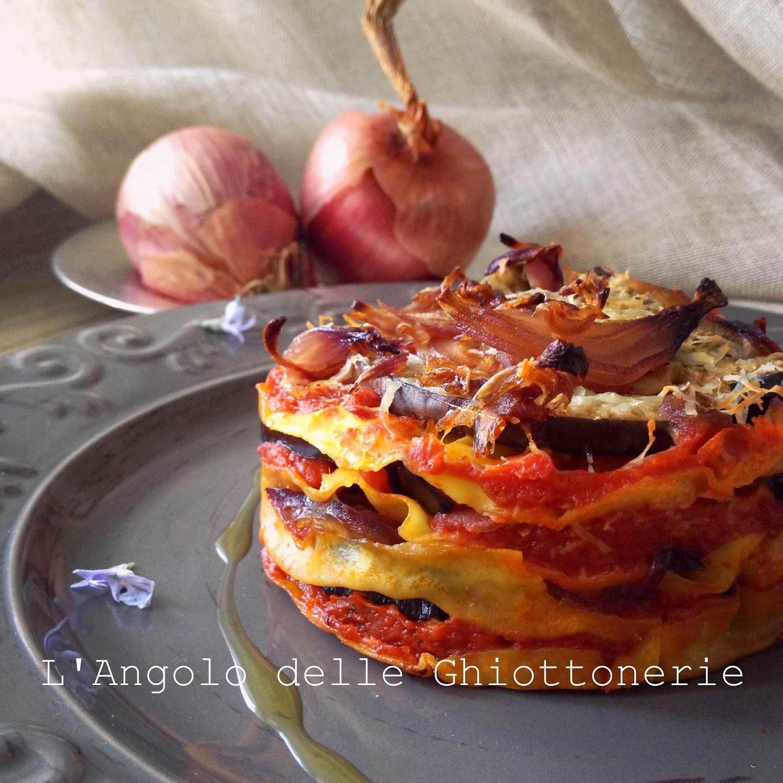 Lasagne alla calabrese con 'nduja, cipolla rossa di Tropea, melanzana e ...