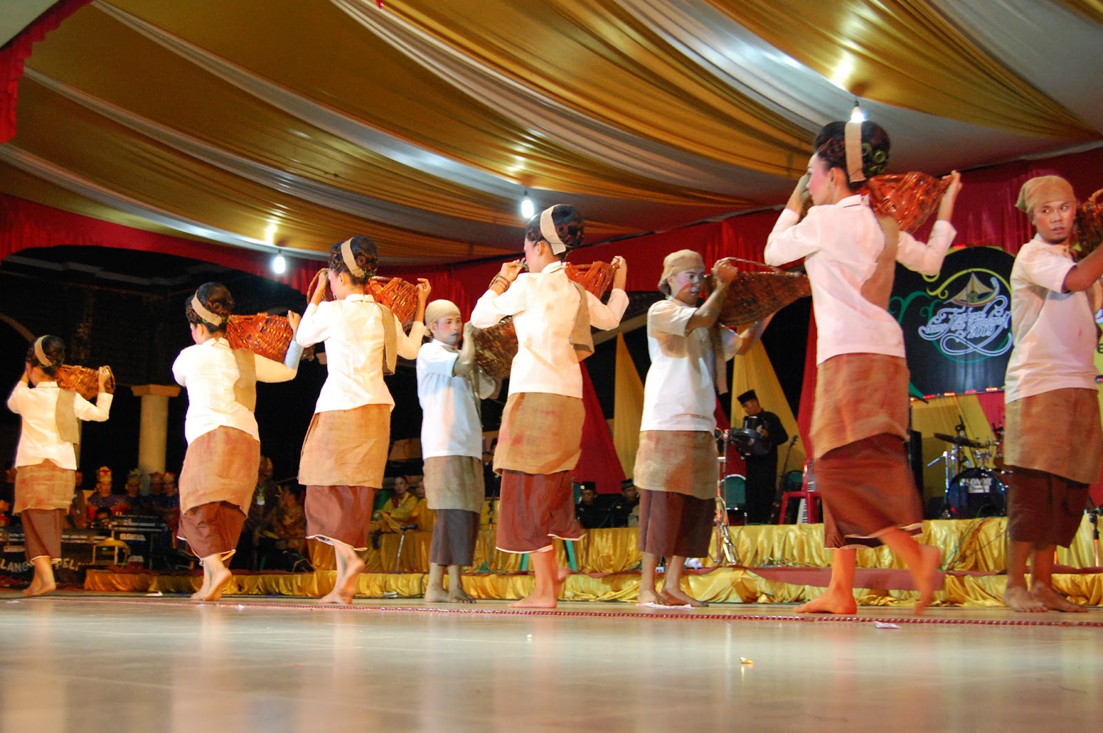 Pusat Latihan Seni Pelangi Budaya: Tari Pongkes