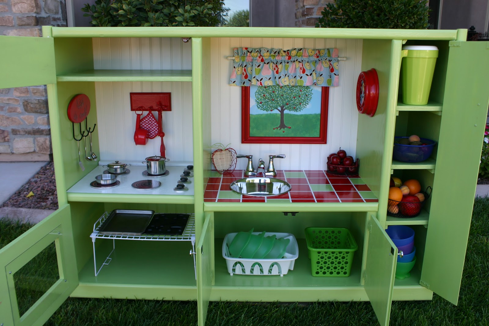 Doubletake Decor: Play Kitchen that will last!