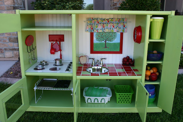 Doubletake Decor: Play Kitchen that will last!