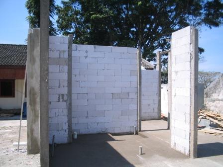 Tukang Bangunan: PERBEDAAN DINDING BATA MERAH DAN BATA RINGAN.