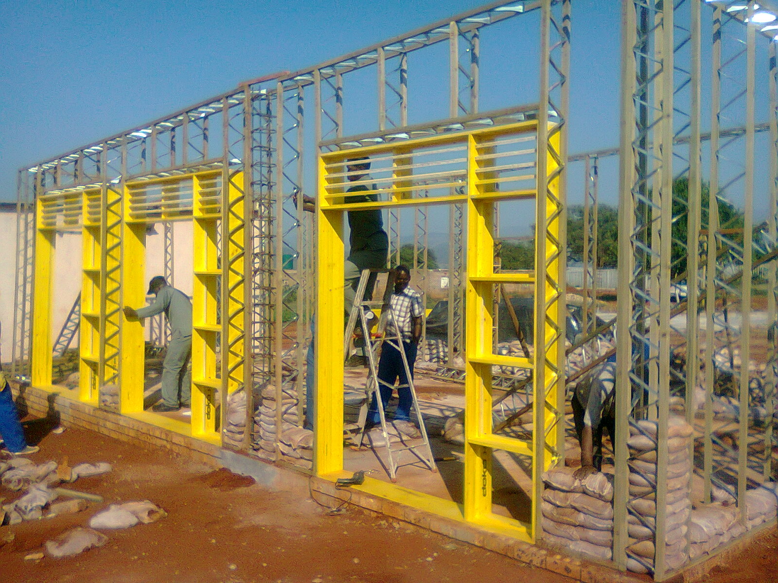 CAT - Child Aid Tubatse: . . . with the integration of the DOKA-frames ...