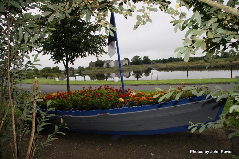Clarecastle Village Gathering : Scenic Photos