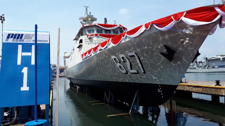 DEFENSE STUDIES: KASAL Luncurkan KRI Kerambit 627 Tipe KCR-60