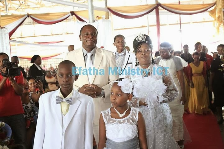 Injili Forever: KUMBUKUMBU YA KUSHEHEREKEA MIAKA 20 YA NDOA YA MTUME NA ...