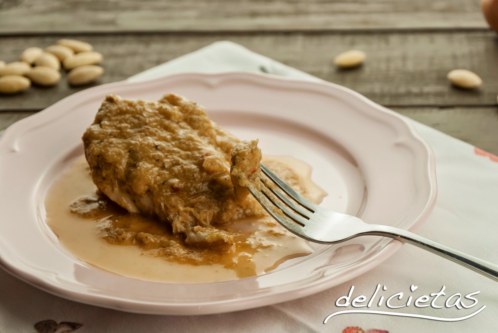 www.delicietas.es: Filetes de solomillo de cerdo en salsa de almendras