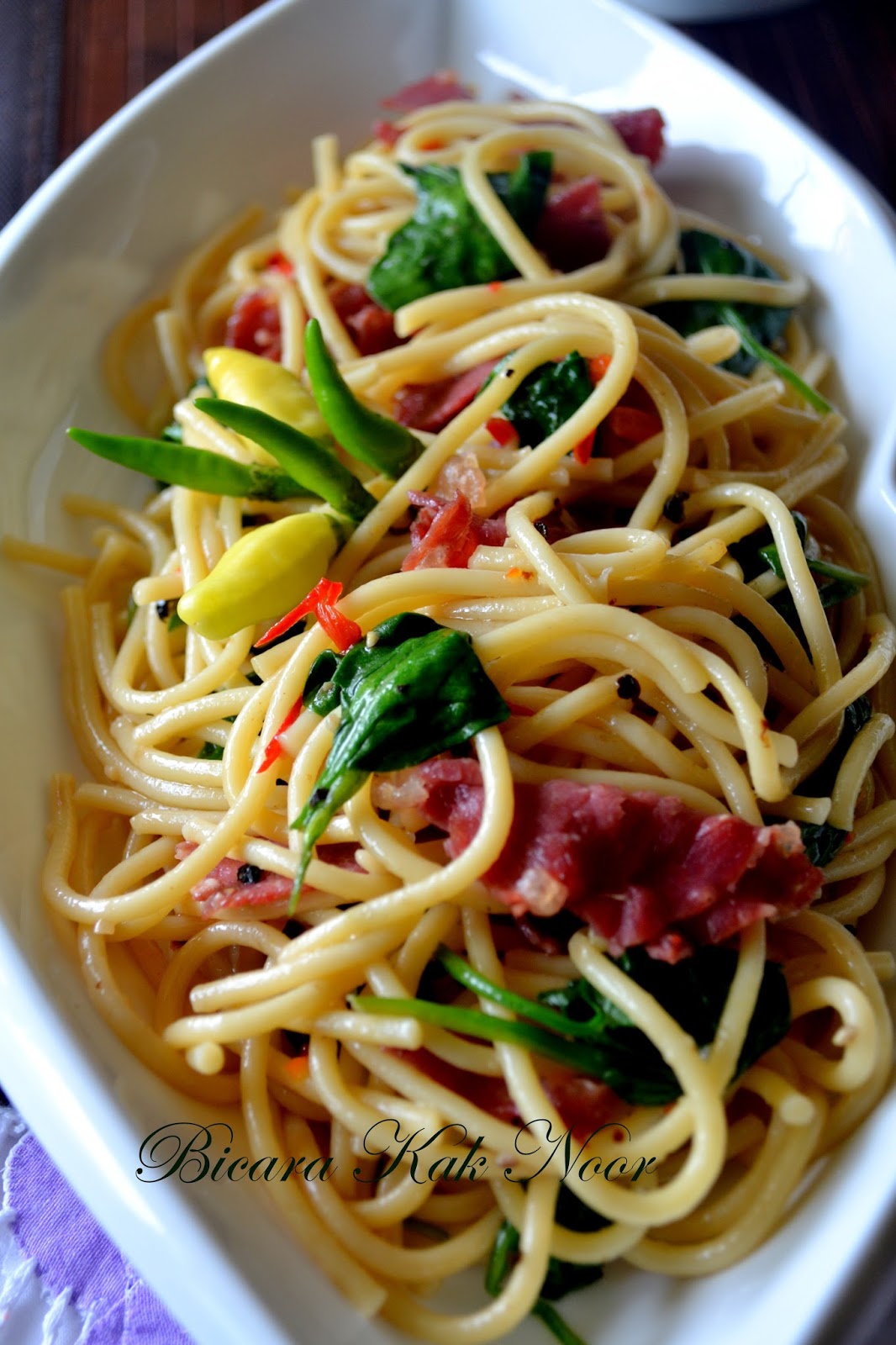 Spaghetti Aglio Olio Beef Rashers - Dapur Kak Noor