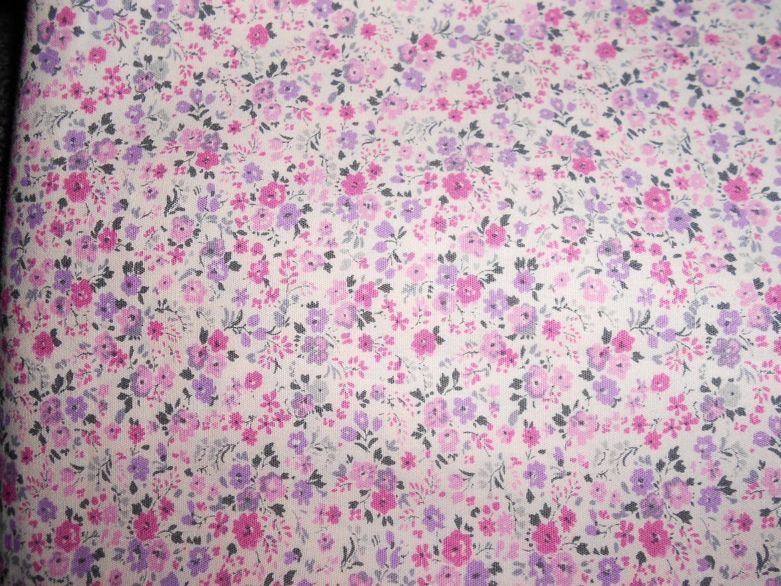 Le Jardin De Philomène: Tissu Liberty PETITES ROSES