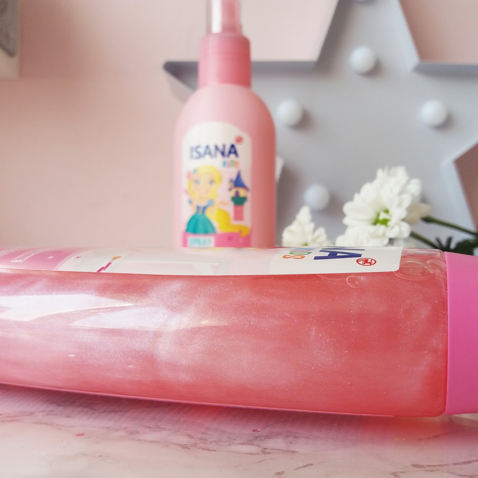 Isana kids szampon i spray do włosów, czy warto? - MyLovelyFuchsia