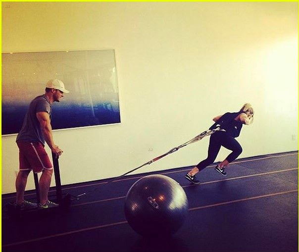 Hilary Duff's Total Body Gym Workout (PHOTOS)