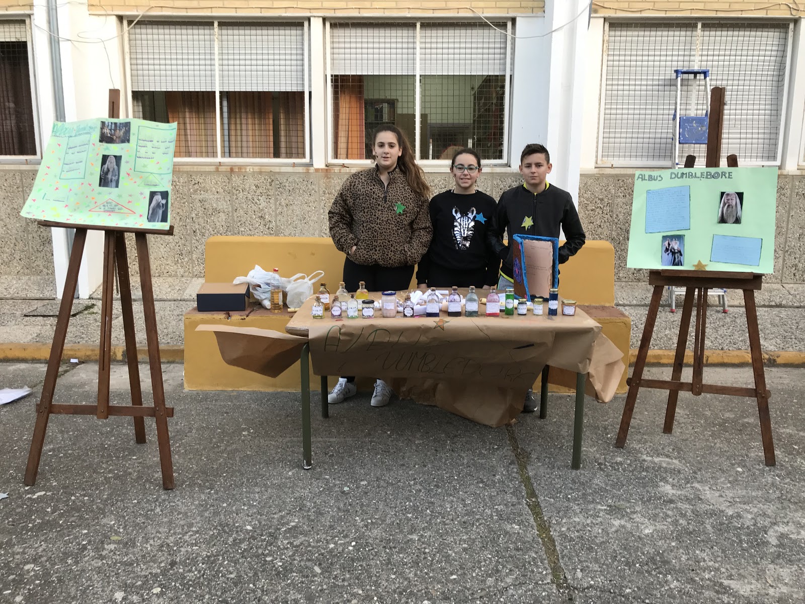 Con letras: III FERIA DE MAGIA EN EL IES JOSÉ CADALSO