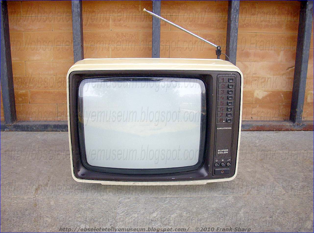 Obsolete Technology Tellye !: GRUNDIG SUPER COLOR 1514 SERIE 8S15 YEAR ...