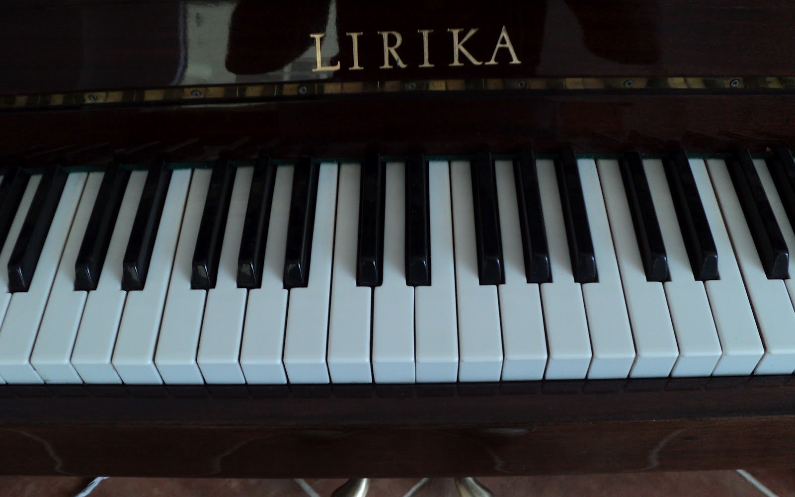 Instrumente muzikore & Piano: Piano "LIRIKA" nr.1