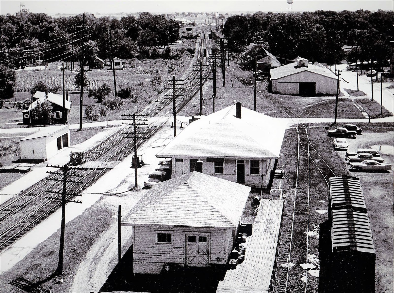 Towns and Nature: Momence, IL: C&EI Coaling Tower and Depots