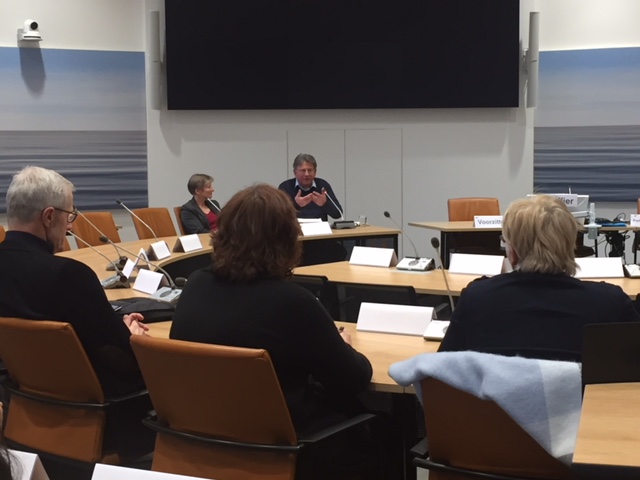 "Politiek heeft de democratie gejat en raadsleden zijn geen schaduw ...