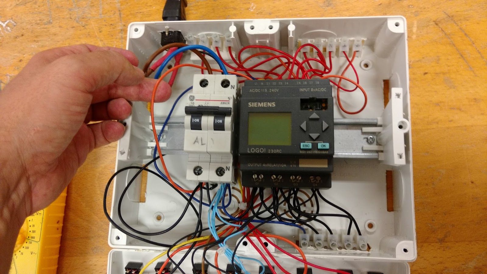 fp Kanarias: Autómatas programables PLC: Logo de Siemens, primeros pasos