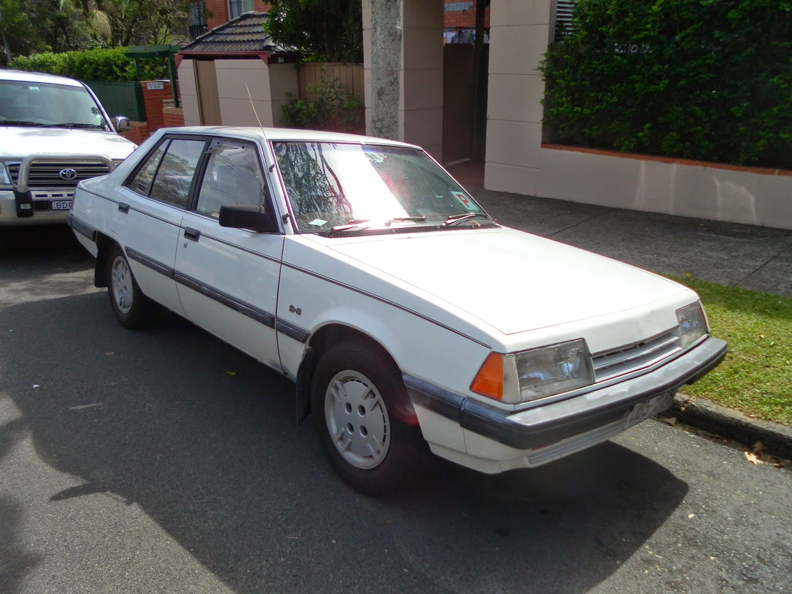 Aussie Old Parked Cars: 1985 Mitsubishi GN Sigma GL 2.6 Sedan
