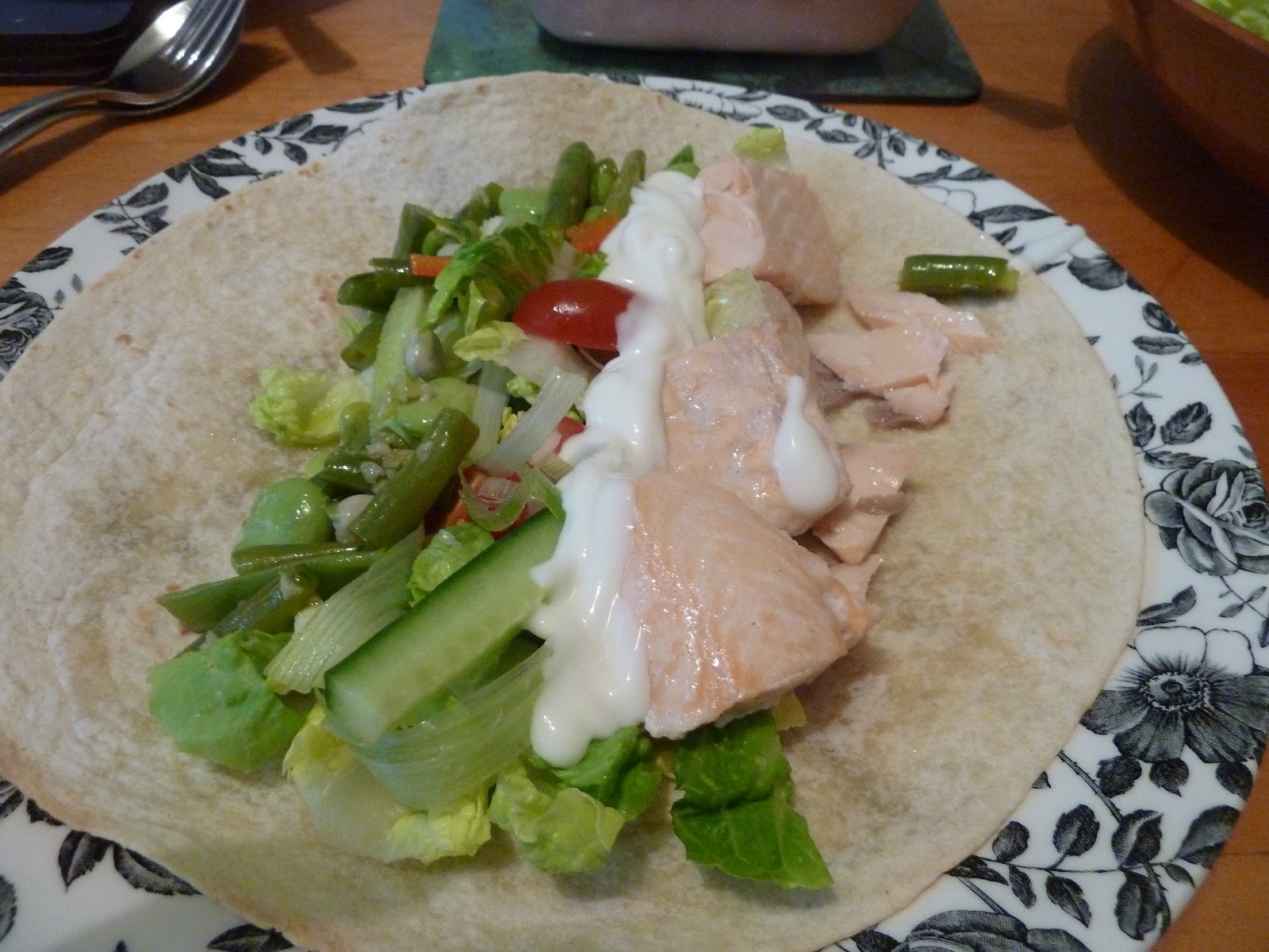 Kitchen Fairies: Salmon salad wraps