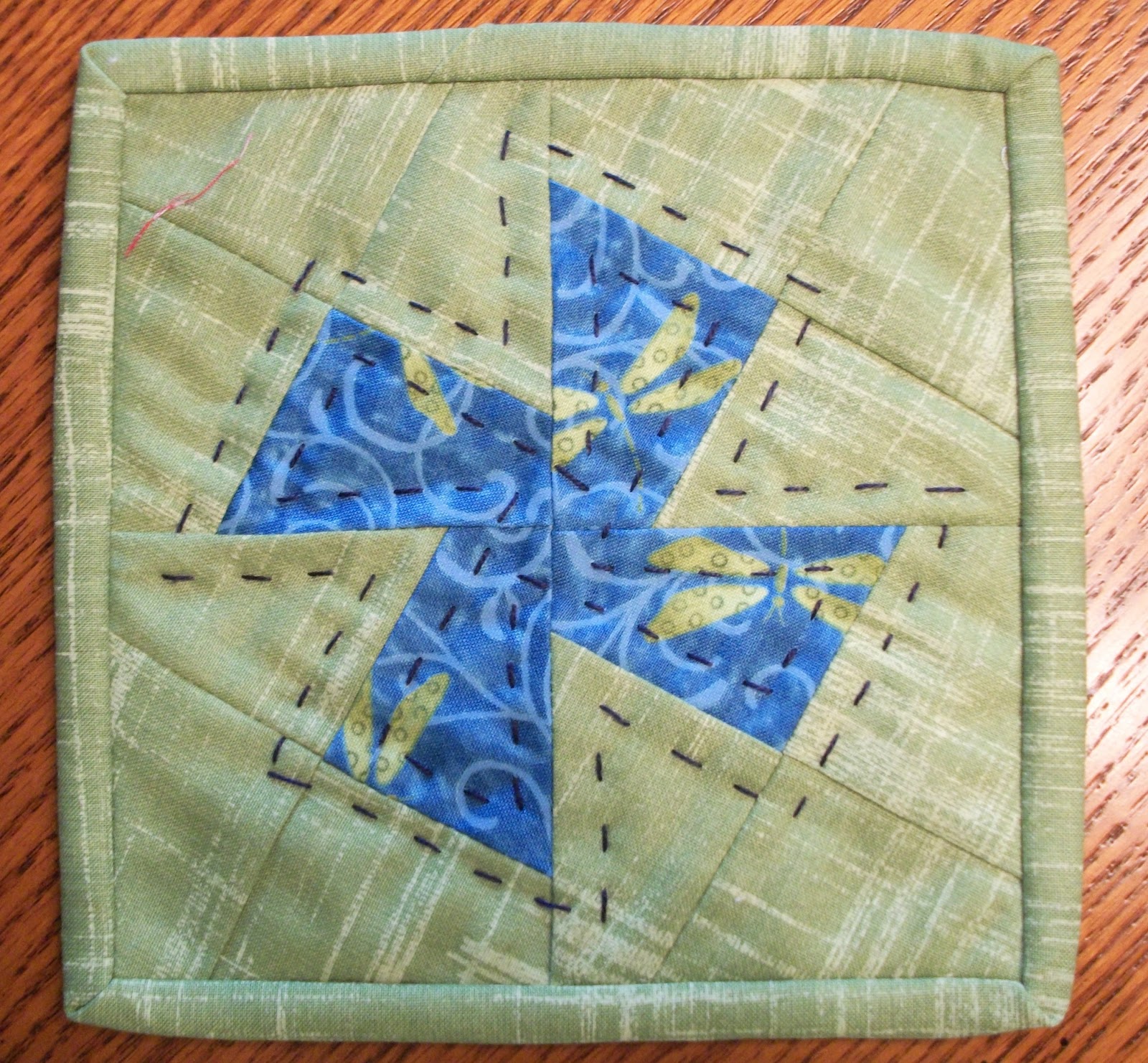 Craizee Corners: Twisted Pinwheel Mug Rug