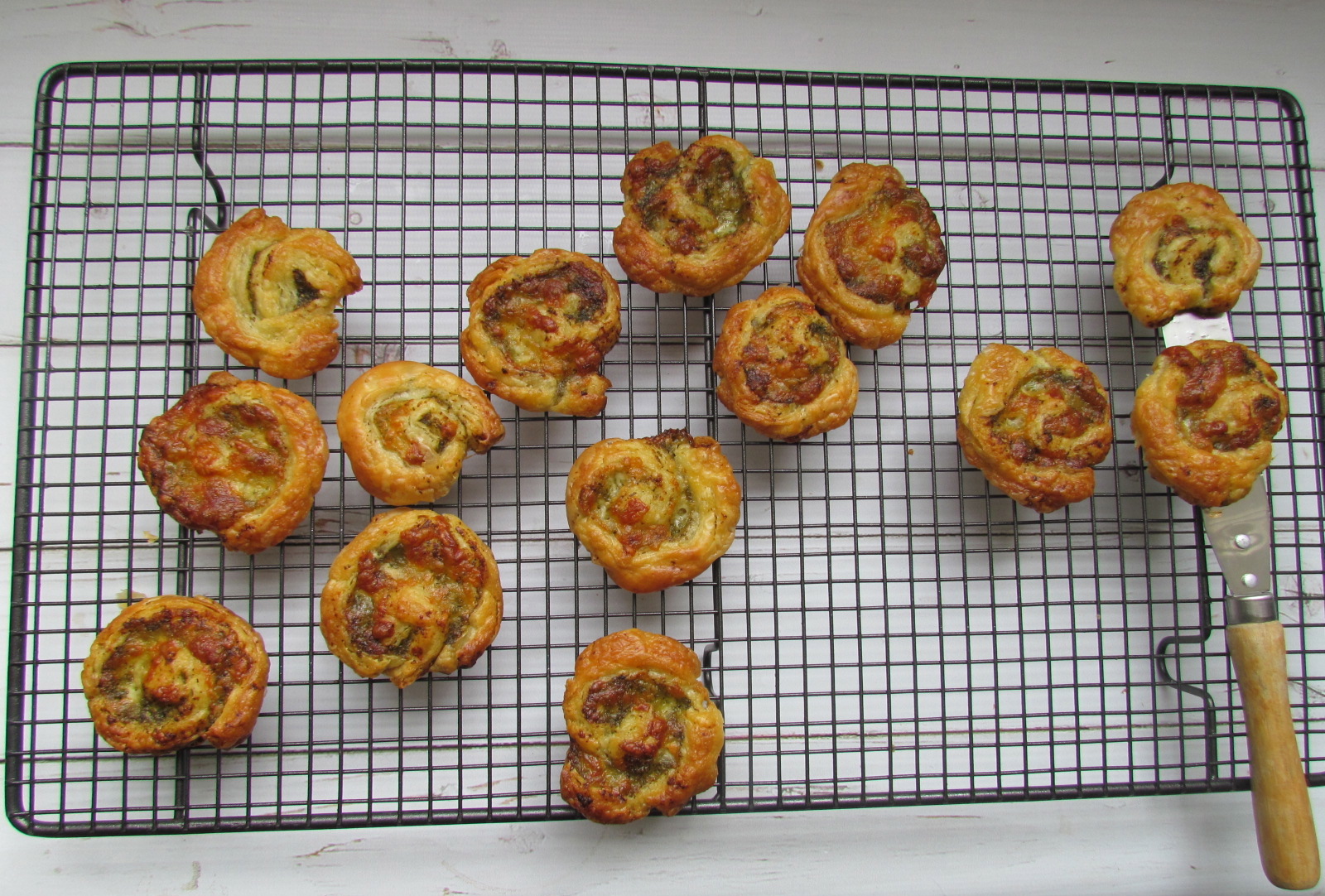 Mumandsons: PESTO SNAILS