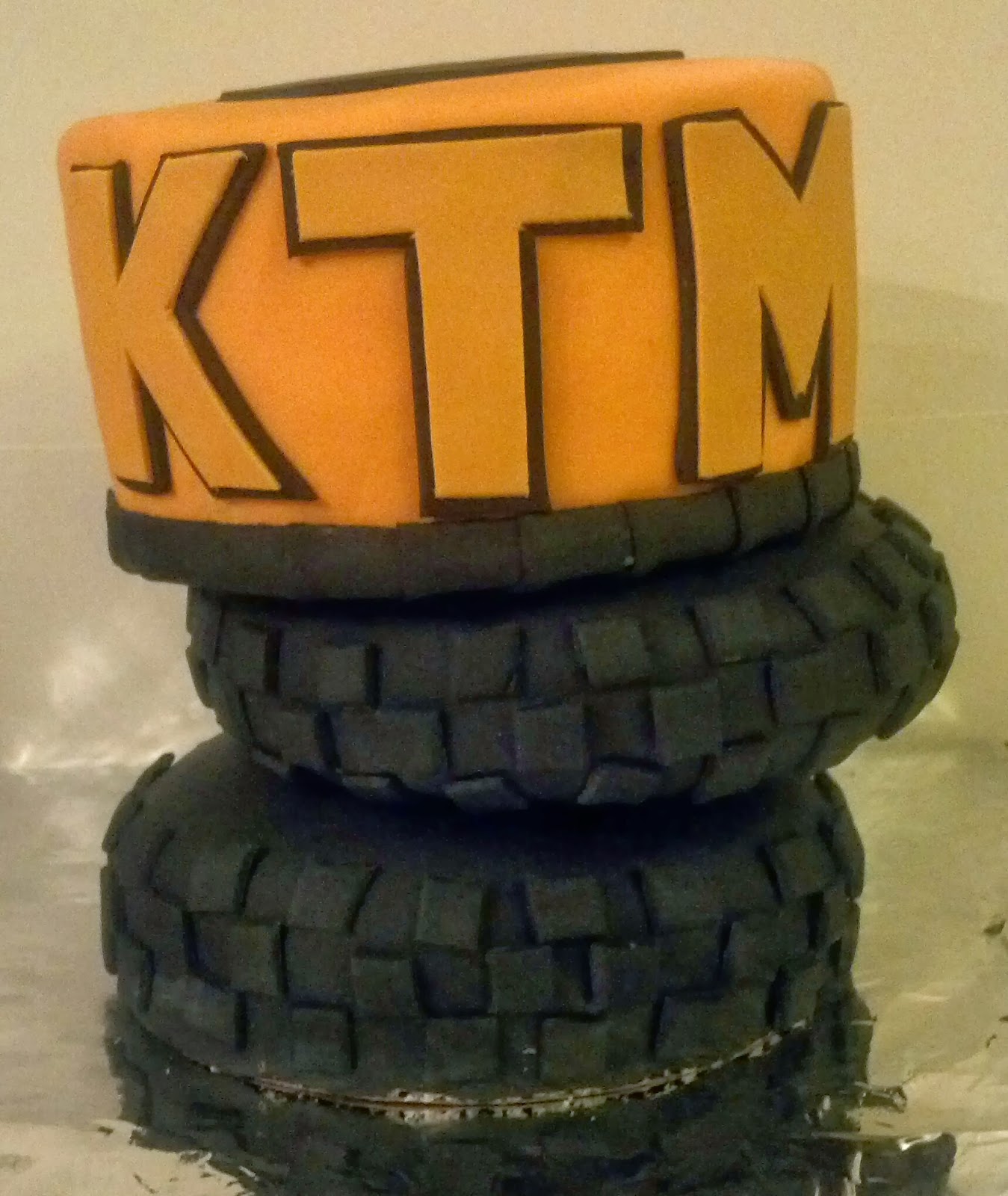 Homemade by Leanne: KTM Motorcycle Cake