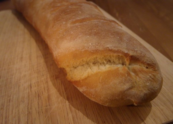 Buntes Chaos: Selbstgebackenes Baguette