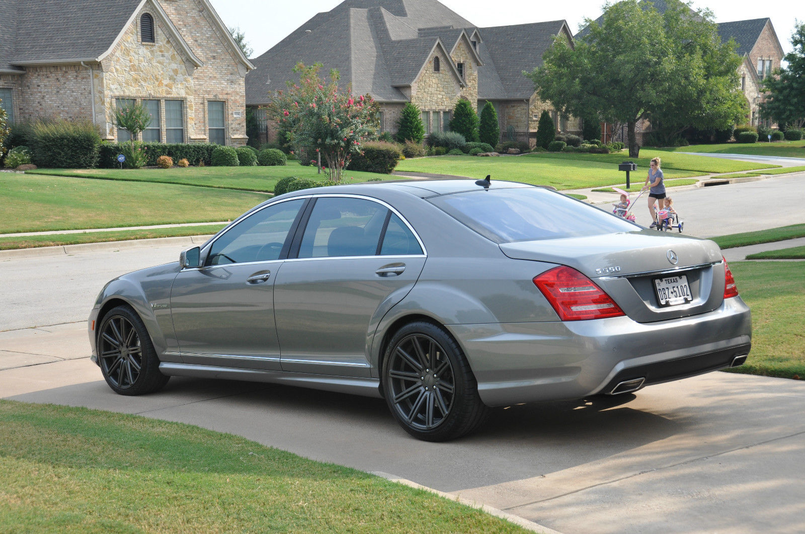 Mercedes-Benz W221 S550 on 20" Vossen Wheels | BENZTUNING