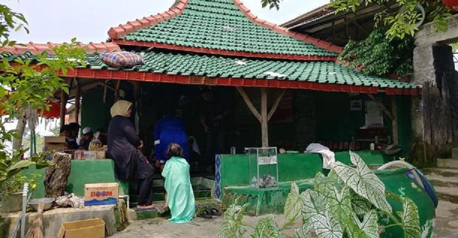 Mbah Fanani: Mbah Fanani Dari Dieng Hijrah Ke Indramayu Bertempat Di ...