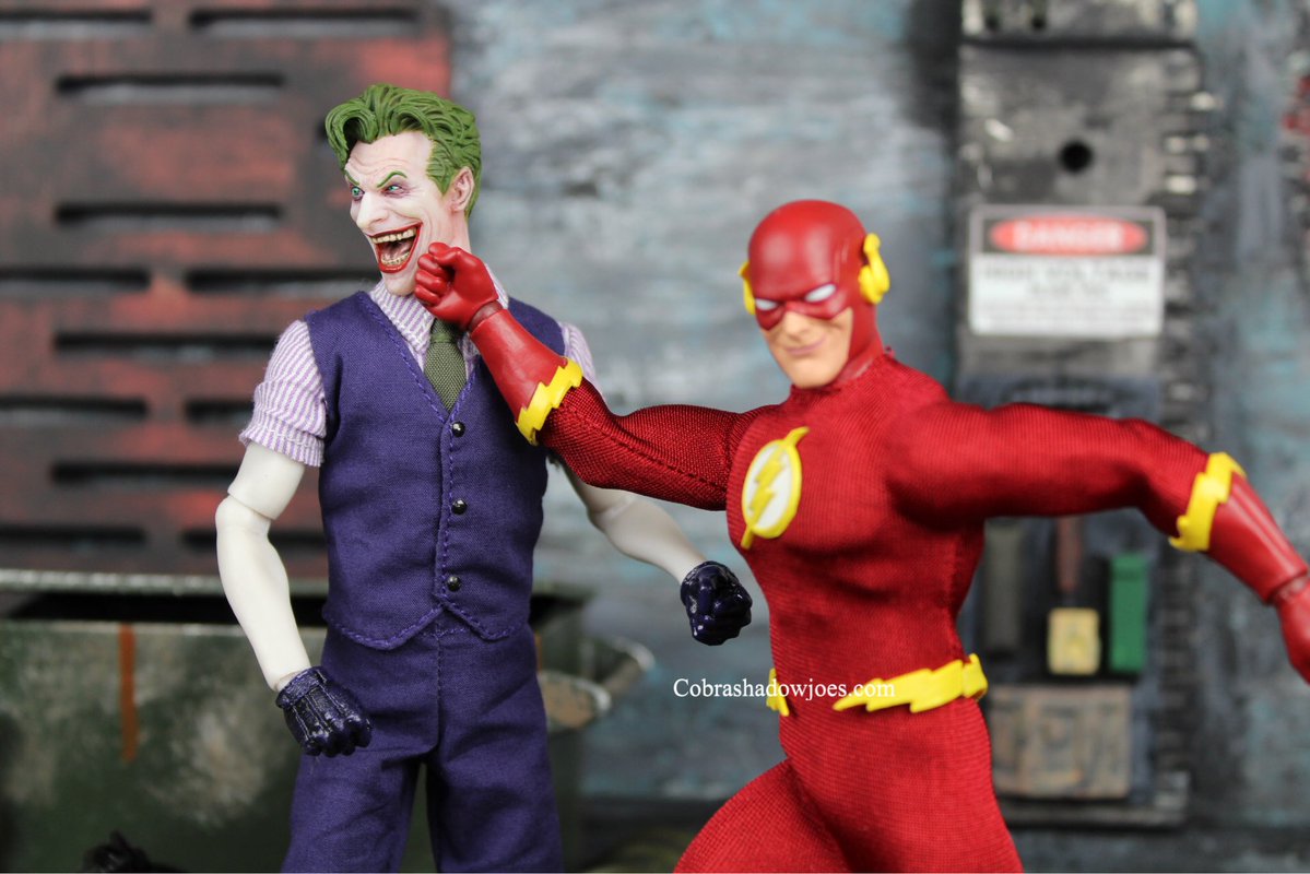 CobraShadowJoes: Mezco Toyz One:12 Collective Flash Figure Review