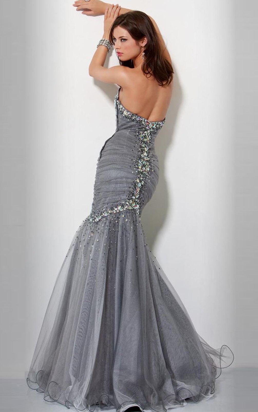 DressyBridal: Choose Backless Prom Dresses to Turn Heads